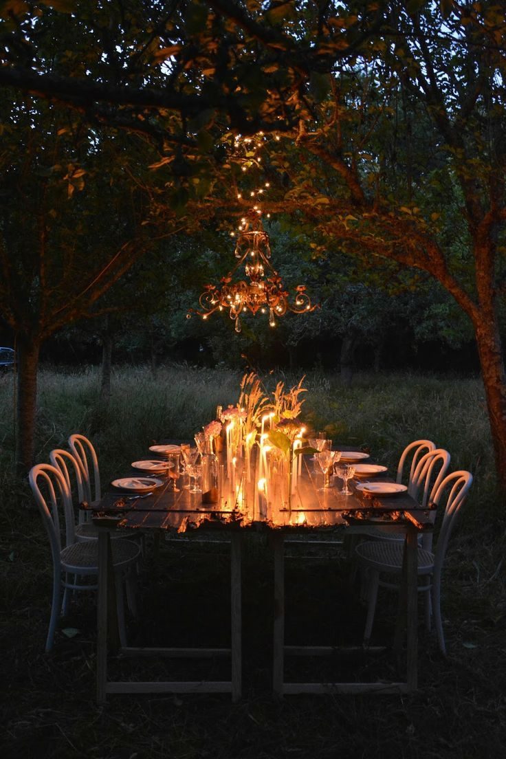 Hosting a dinner party with History Legends – The Twisted Pen